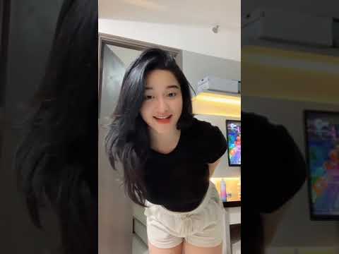 TIKTOK VIRAL CEWEK CANTIK SEKSI MONTOK GOYANG HOT GUNUNG GEDE DOYAN PASCOL BIKIN KETAGIHAN