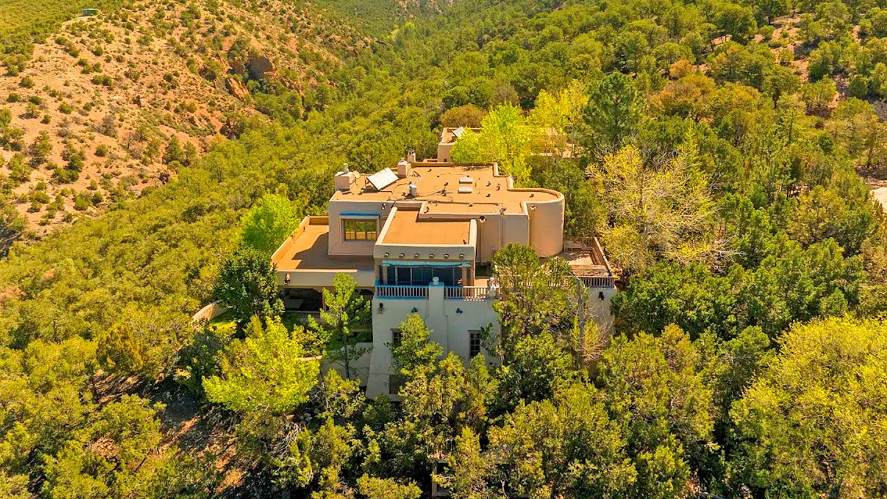 Luxury home with mountain views in the state of New Mexico worth ...