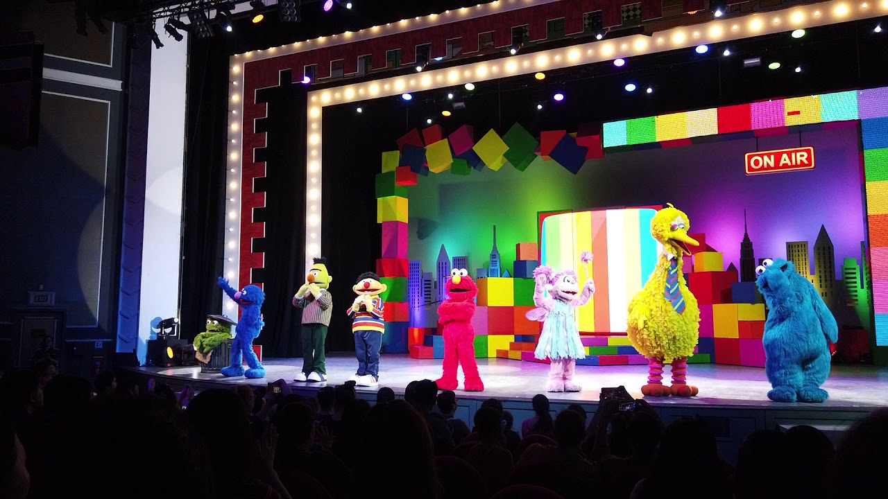 2019 ELMO'S TV TIME at Universal Studio Singapore - YouTube