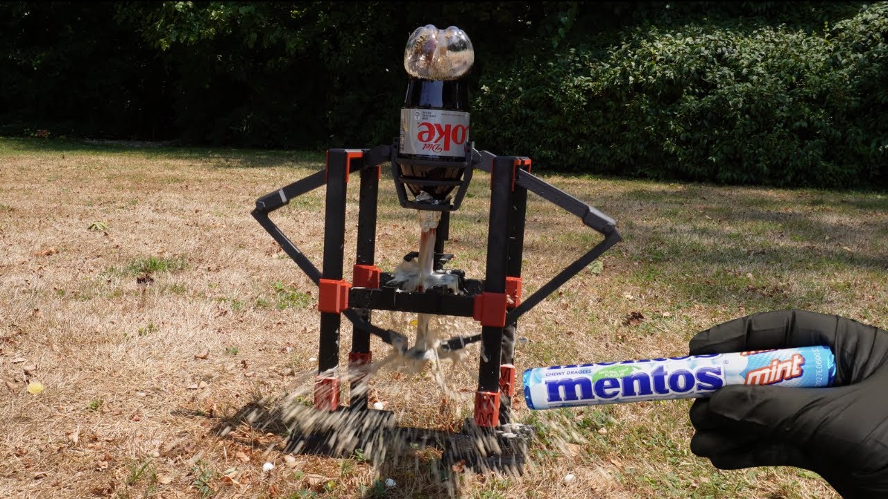 Diet Coke Mentos Rocket Launcher! 健怡可乐曼妥思火箭发射器! Coca-Cola dietética ...