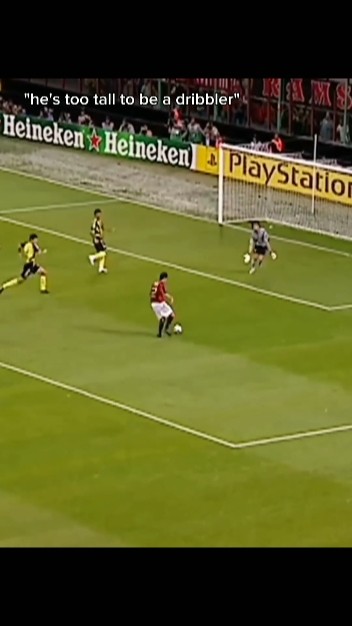 Kaka speed and skills are a show - YouTube