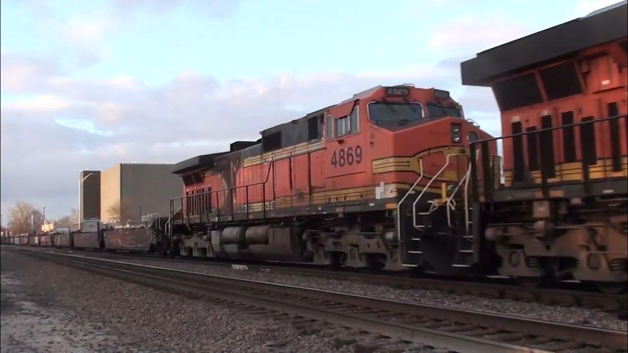 BNSF #6814 Leads WB Baretables with GECX Dash 9. Olathe, KS 3/18/23 - YouTube