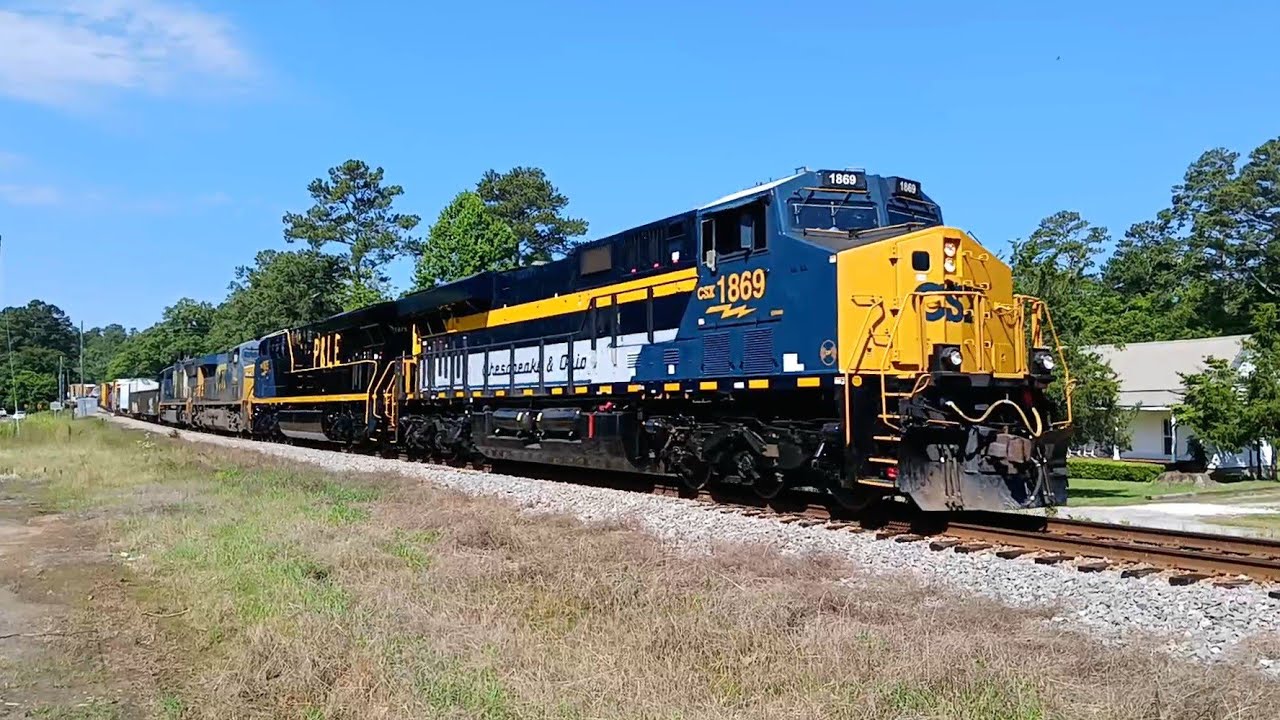 CSXT 1869(C&O Heritage Unit) And CSXT 1875(P&LE Heritage Unit) Lead ...