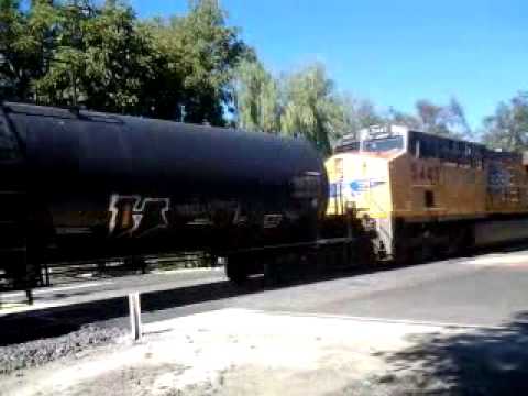 Up 3997 newark train is going through pleasanton part 1 - YouTube