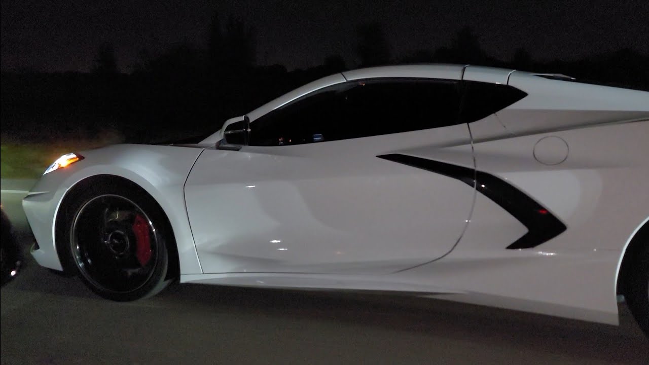 2020 BMW M4 CS vs 2020 C8 Corvette - YouTube