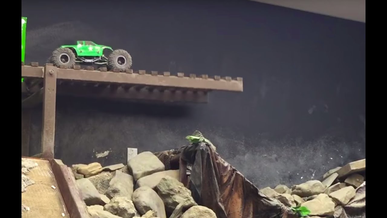 Venom Creeper on the Crawler Course at Sheldon's in San Jose - YouTube