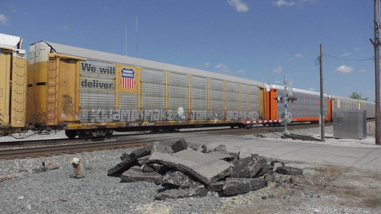 NS 272 unit autorack train from Missouri to North Carolina heads south ...