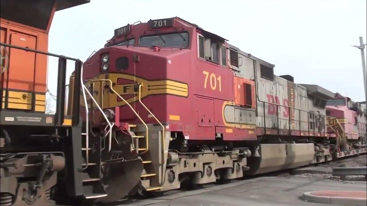 BNSF EB Intermodal with Warbonnet Duo Meets BNSF WB Autoracks. Olathe, KS 4/23/22 - YouTube