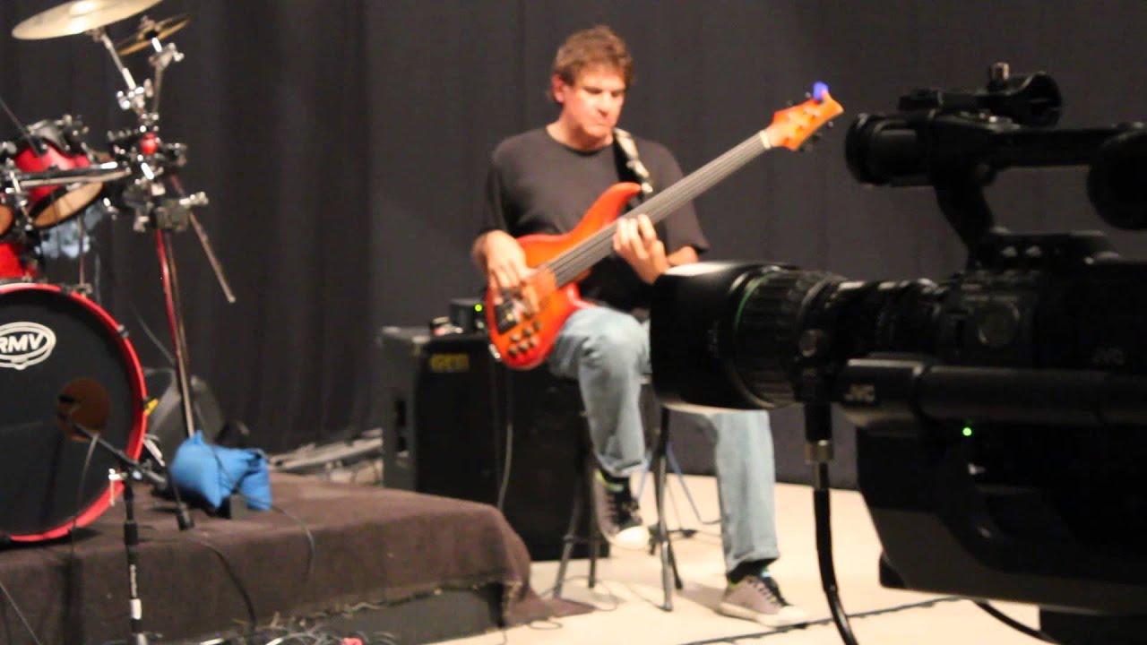 M ADE IRAWAN - Oleo (Cover) with Ronnie CIAGO & Baba ELEFANTE @ Local ...