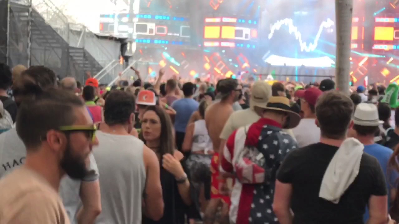 Hardwell @ Ultra Music Festival 2017 Miami Sunday Set - Intro [4K ...
