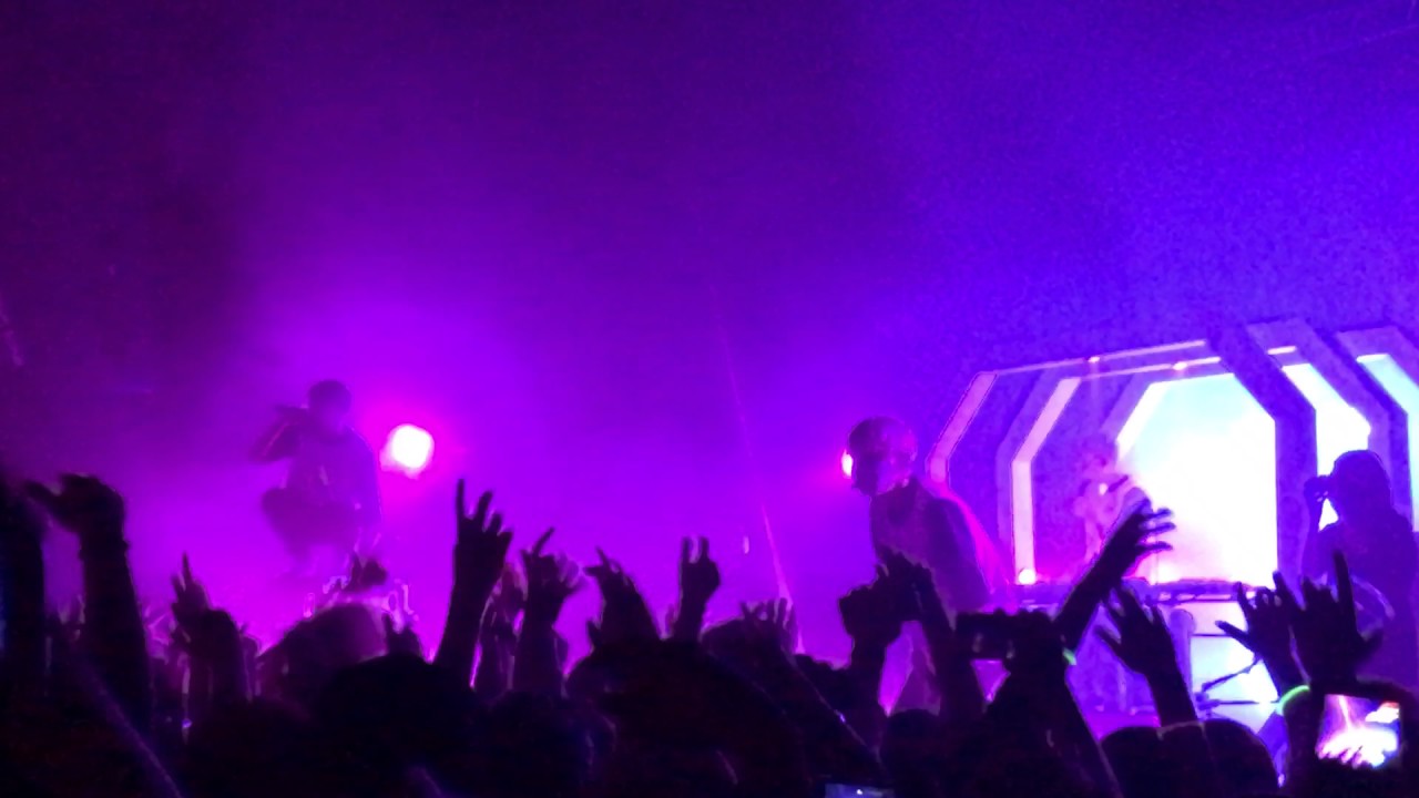 Dat Adam - 700 Main Street Remix @Space Camp Tour 2017 Dortmund - YouTube