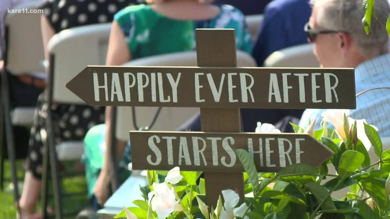 Sweltering Wedding: Couple ties knot in heat wave - YouTube