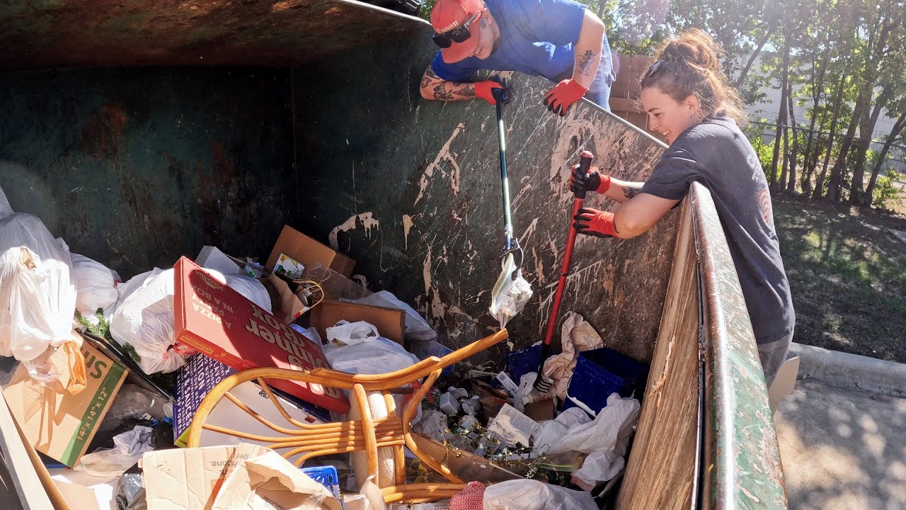 We Found Boxes of Christmas Stuff in this Apartment Dumpster! - YouTube