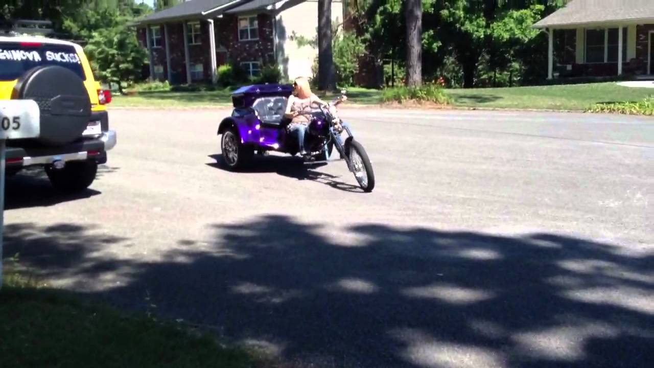 Motorcycle trike backing up - YouTube