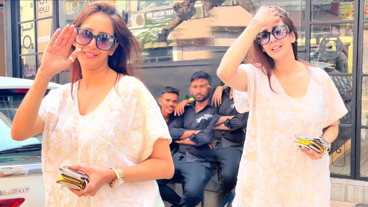Chahatt Khanna Spotted At Bokka Cafe In Bandra - YouTube
