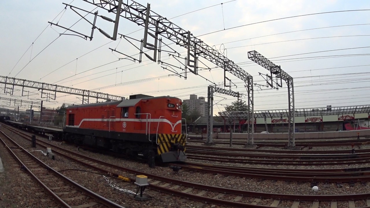 TRA R20 EMD G12 going Notch 8 departure Loud - YouTube