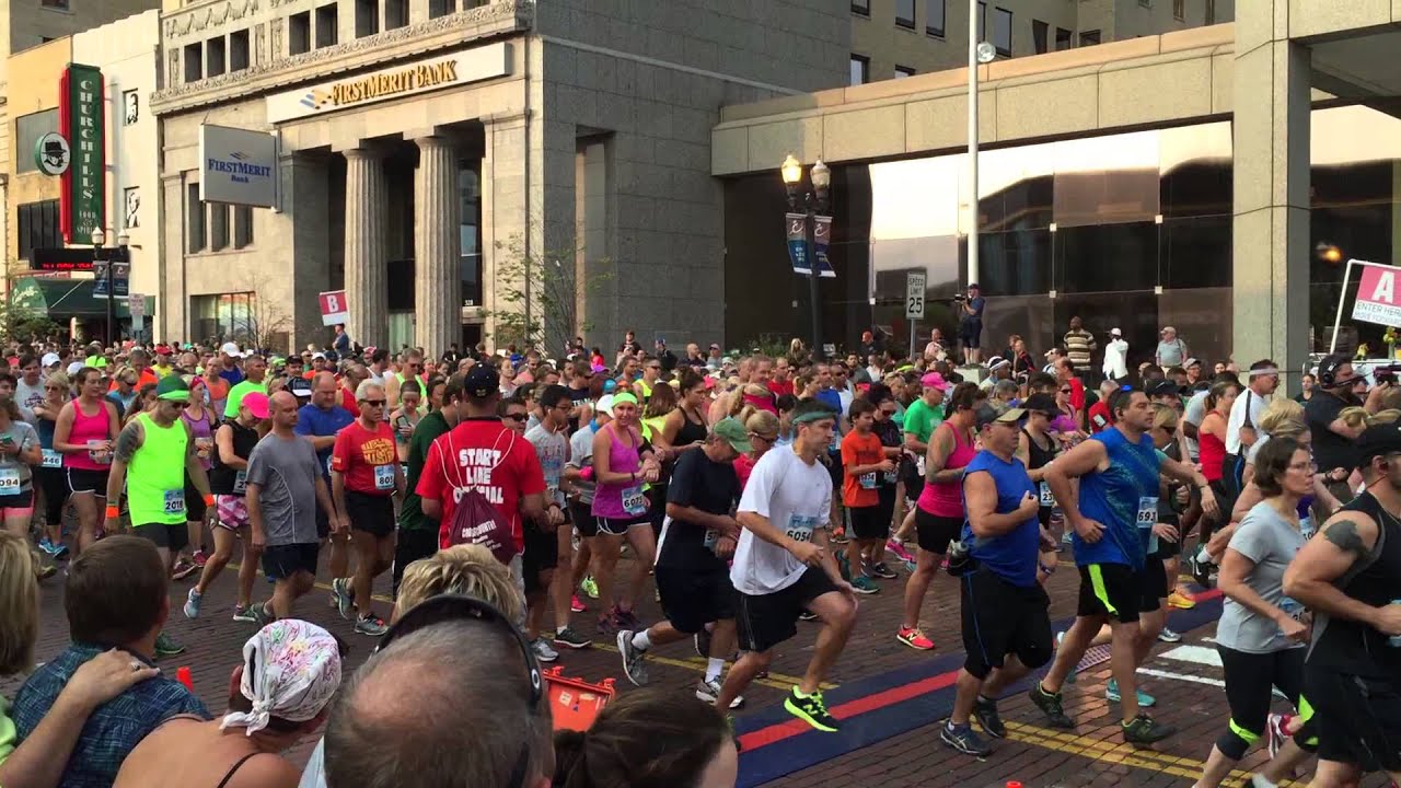 2015 Marathon Race in Flint Michigan 10-mile runners start... - YouTube