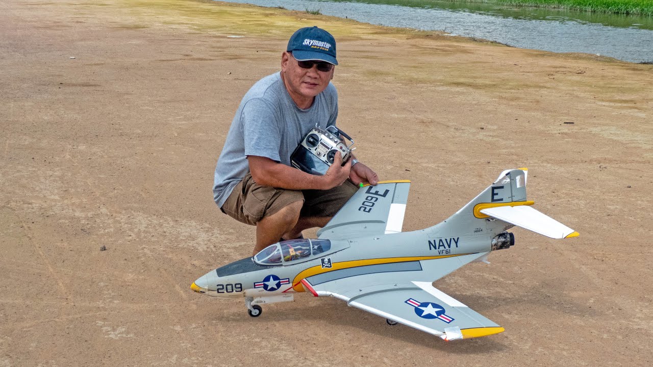 Maiden flight of Jetcat P20 Freewing F9F-8 Cougar - YouTube
