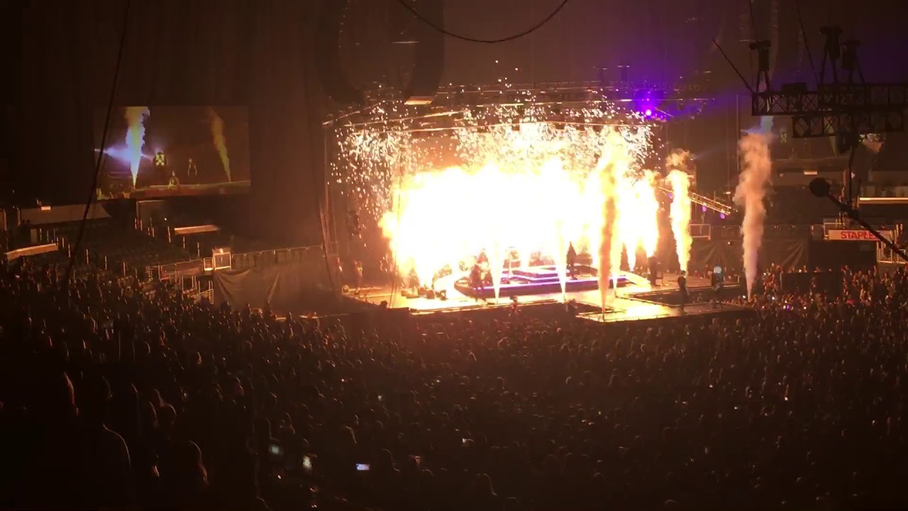Kane Brown & Marshmello “One Thing Right” - LIVE in Los Angeles - YouTube