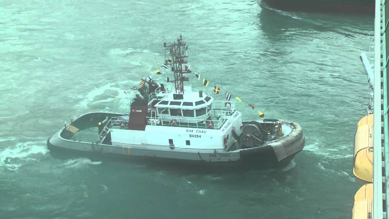 Tugboat Pushing Cruise Ship in Hong Kong - YouTube