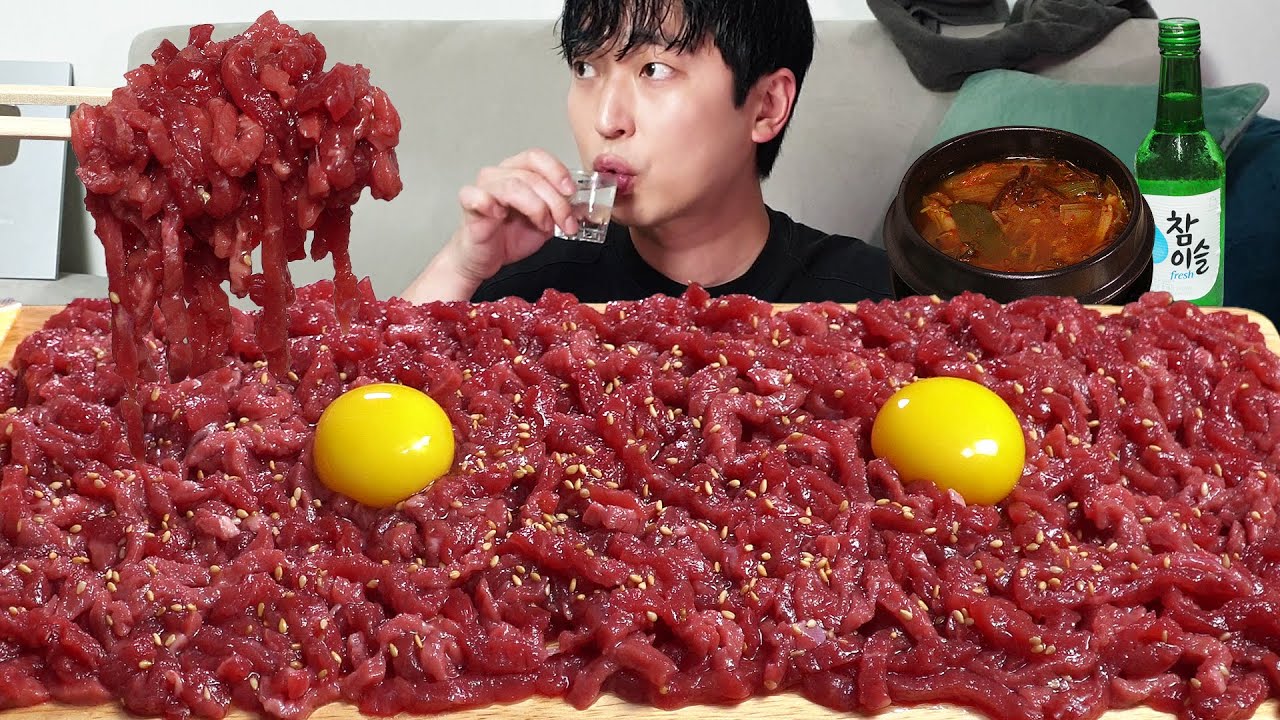 새벽의 육회 파티...!(Ft.얼큰 육개장) 혼술 리얼먹방 Raw Beef MUKBANG ASMR EATINGSHOW - YouTube