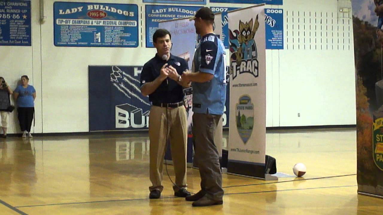 Tennessee Titans quarterback Jake Locker at Hampton Elementary School ...