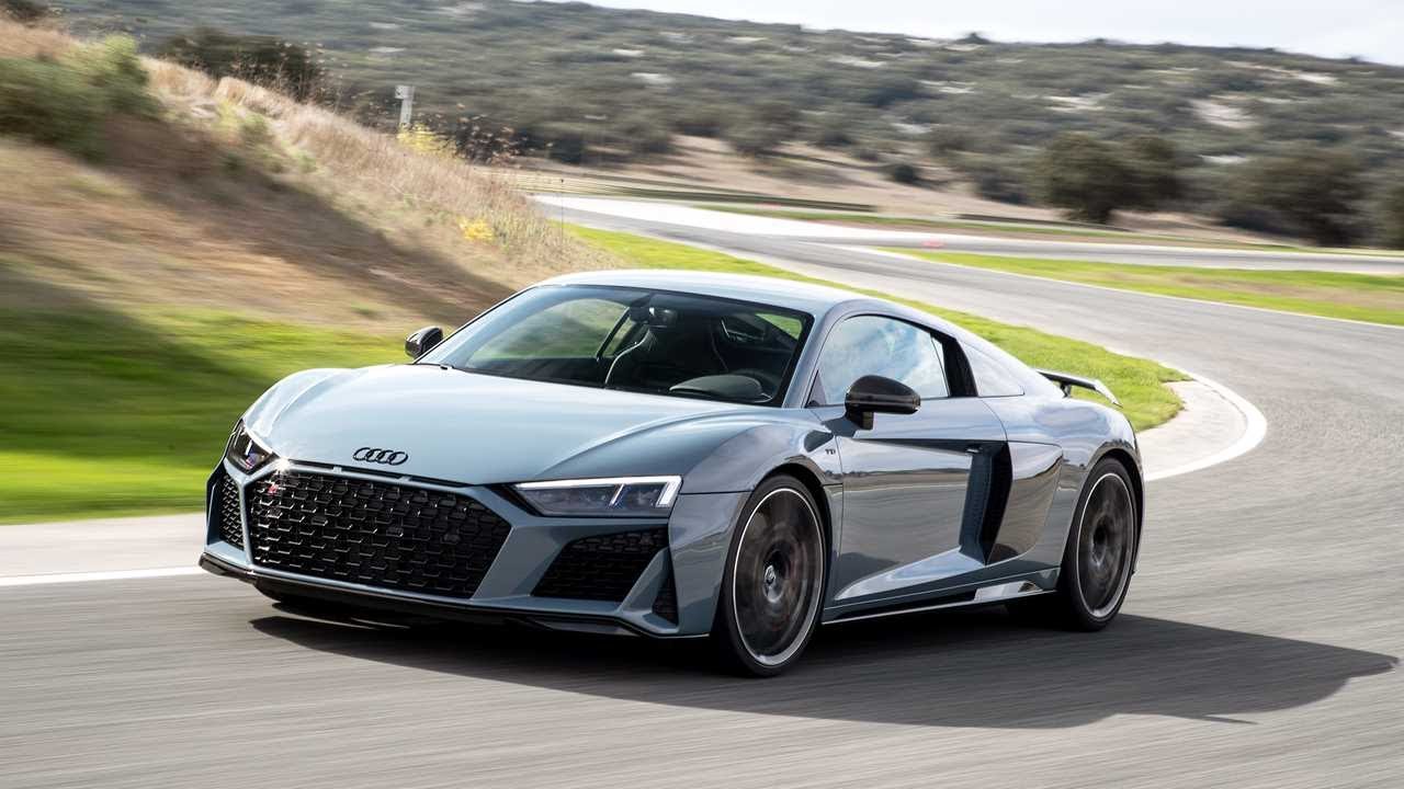 Audi R8 V12 driving - YouTube
