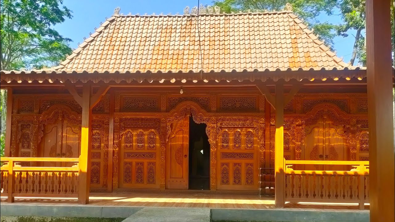 RUMAH LIMASAN DINDING GEBYOK UKIR DAN PAPAN PANEL KAYU JATI - YouTube