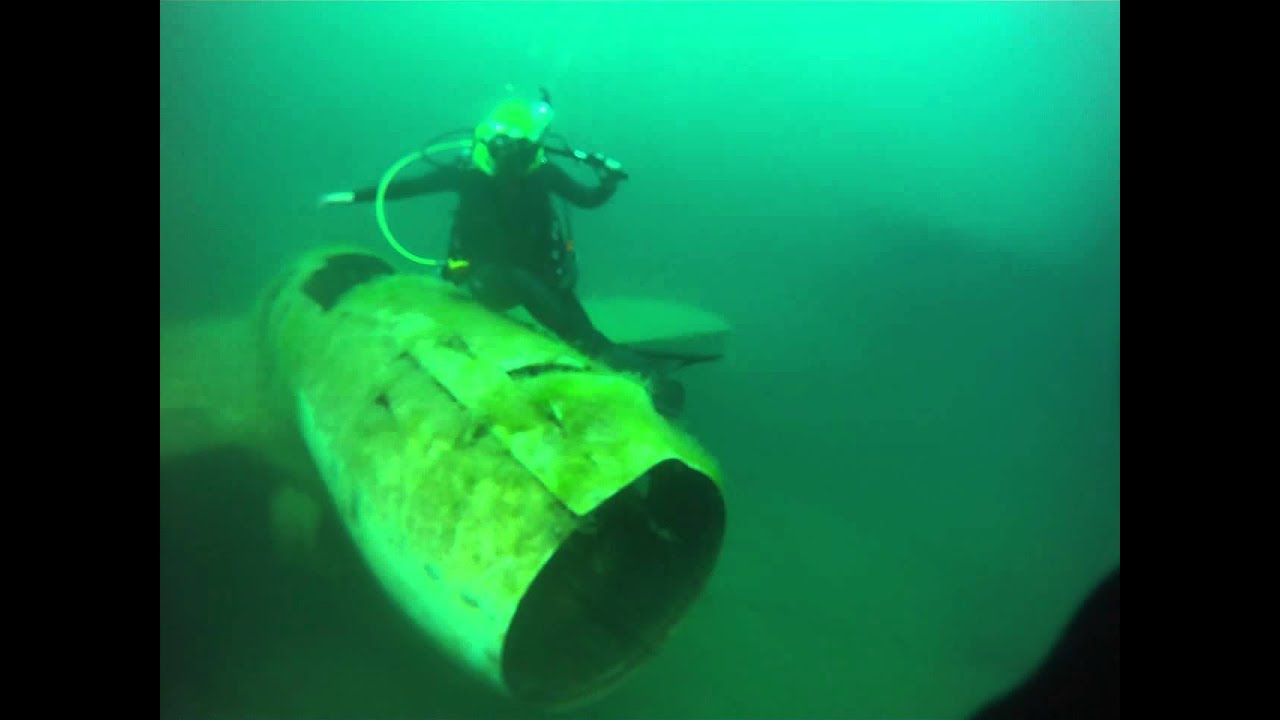 Underwater Airplane - YouTube