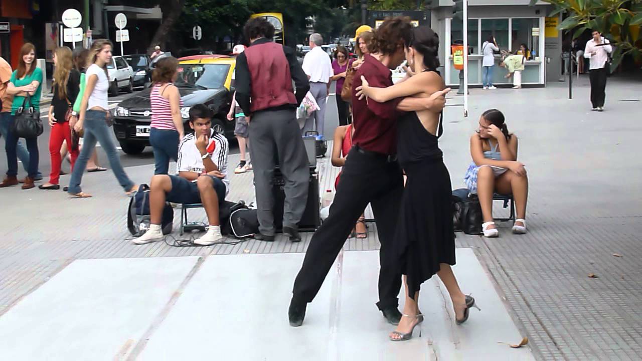 Street tango Buenos Aires - YouTube