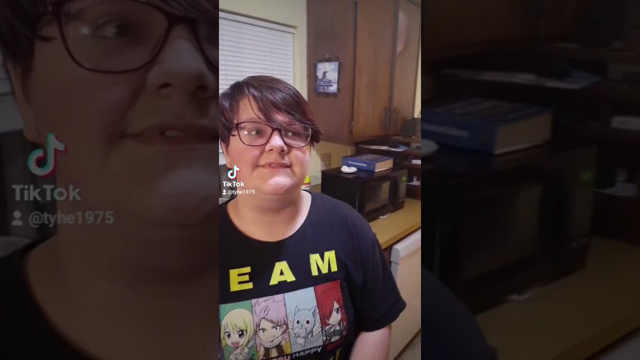 Family Guy Stewie wall poop - YouTube