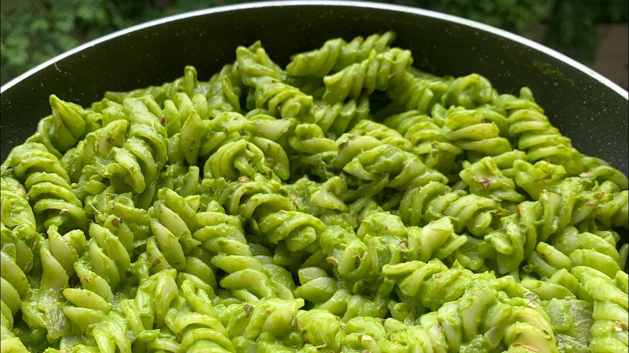 Creamy & Smooth Palak Pasta Recipe || Green sauce pasta - YouTube