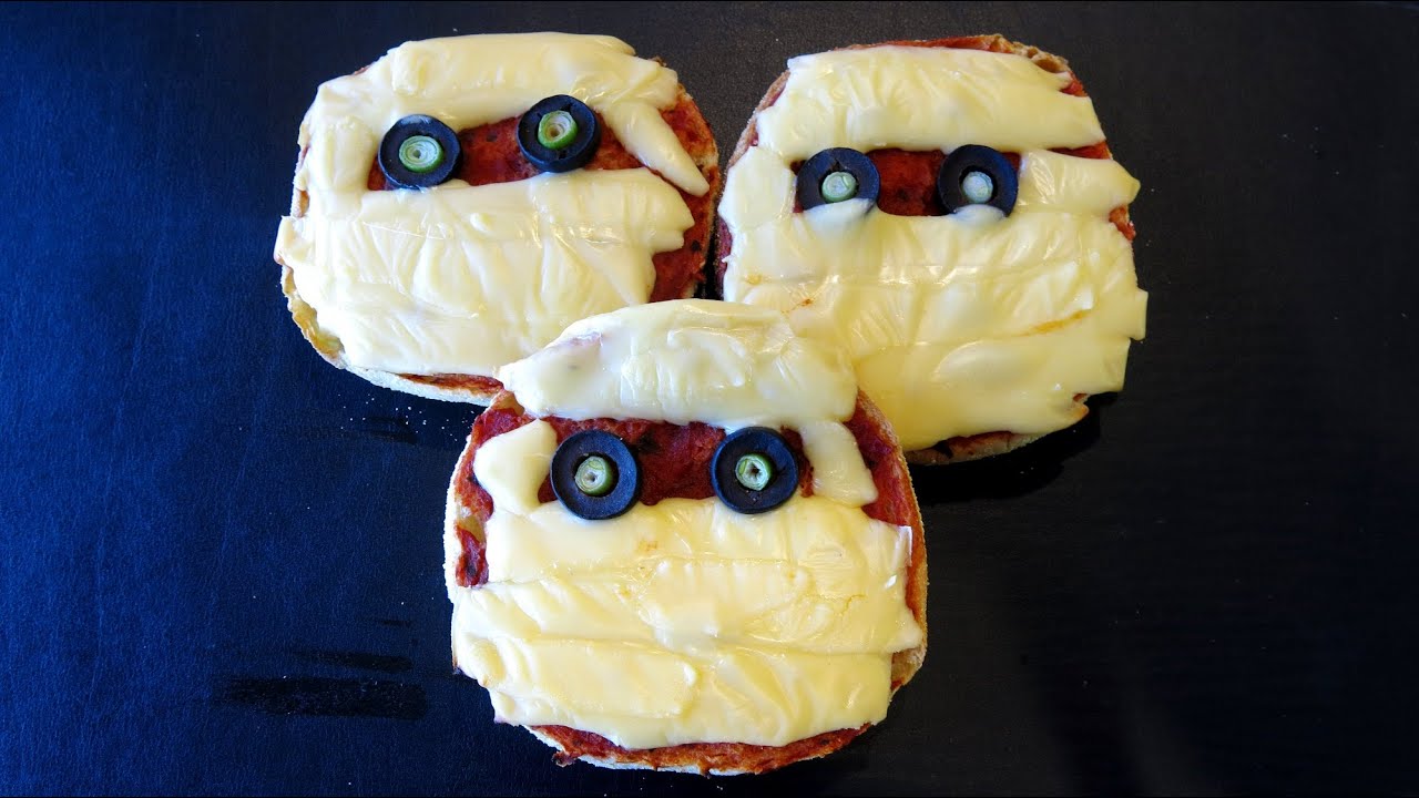 HOW TO MAKE HALLOWEEN PIZZA MUMMIES - YouTube