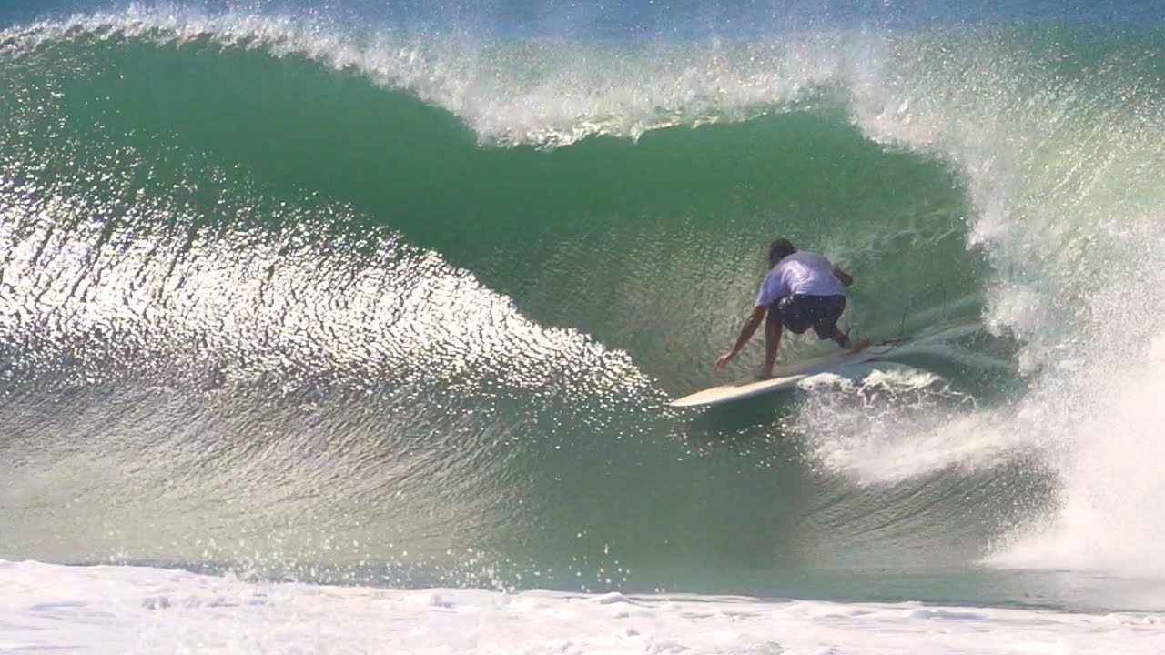 WATCH BYRON BAY SURFERS Take On A Big Clean Swell - YouTube