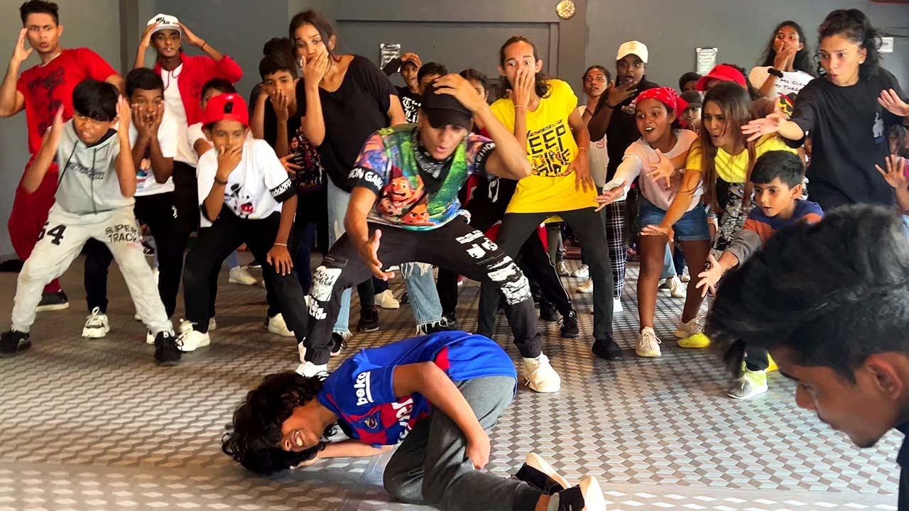 KALA CHASHMA DaNcE Trend with a 🇱🇰 Twist 😮 COOL STEPS #thequckstyle # ...