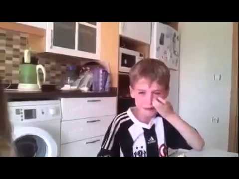Beşiktaş için ağlayan çocuk Komik Videolar