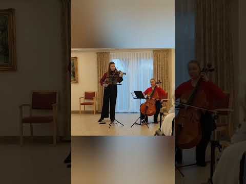 Polina & Stefaniia Am Gutspark 