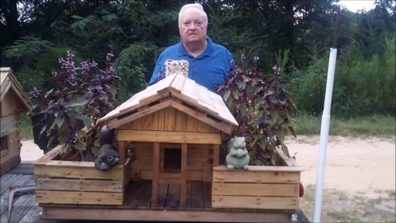 Playing and singing by Henry Pitman - YouTube