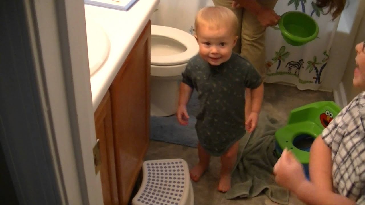 Evan going potty on his own accord and doing the potty dance! - YouTube