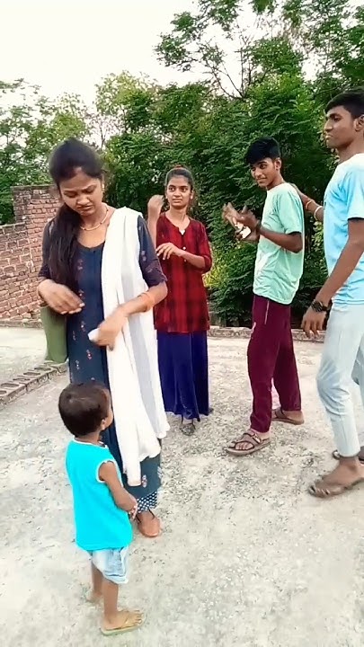 Akeli na bazaar jaya Karo 😂 #shorts - YouTube