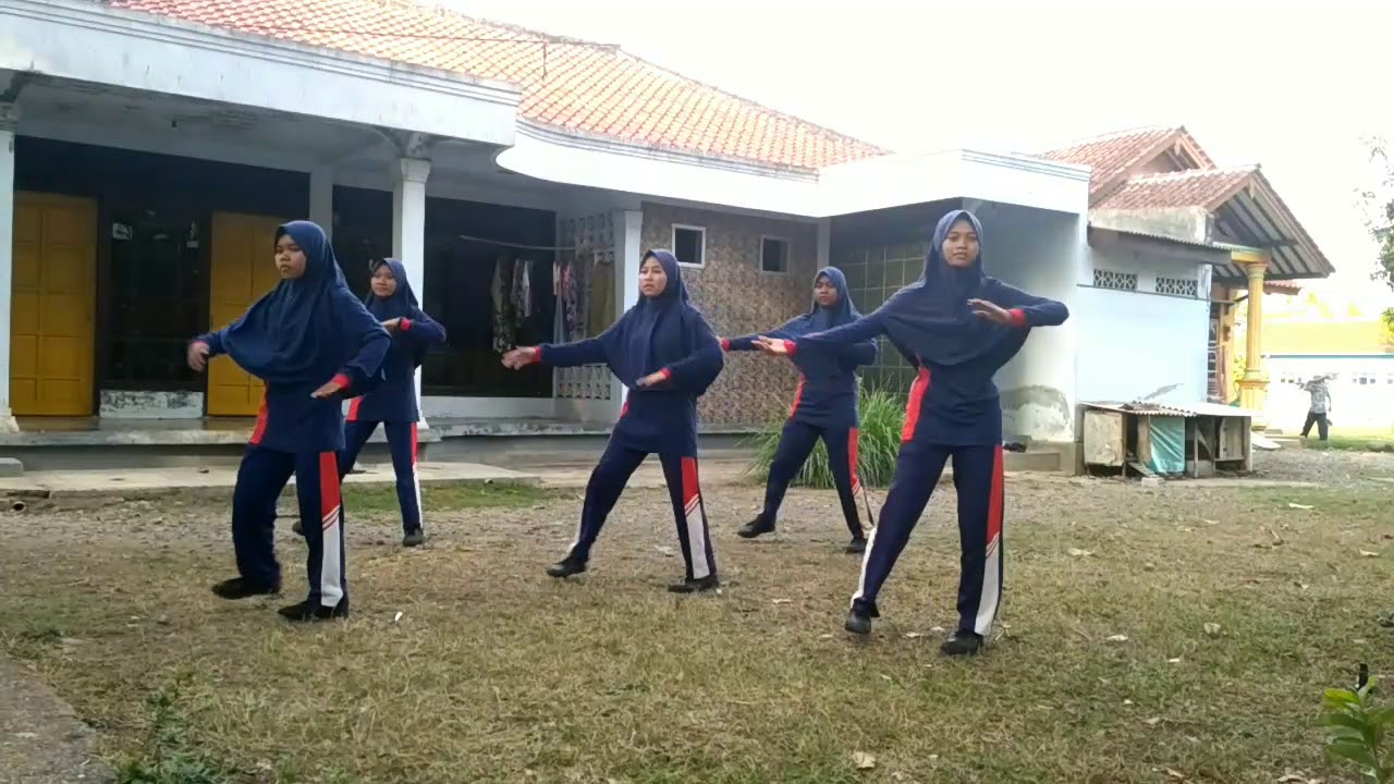 Senam Poco-Poco lX E SMP N 1 KUTOWINANGUN 2019/2020 - YouTube