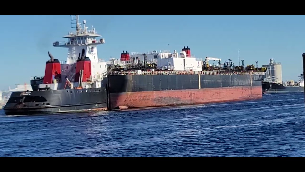 Small Center Console Passes Tanker On The Seddon Channel. - YouTube