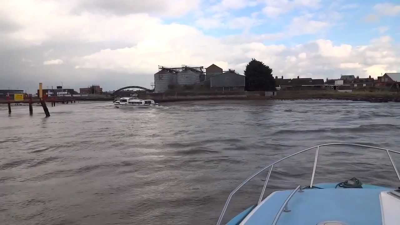 Fast River Tide - The River Bure, Norfolk Broads - YouTube