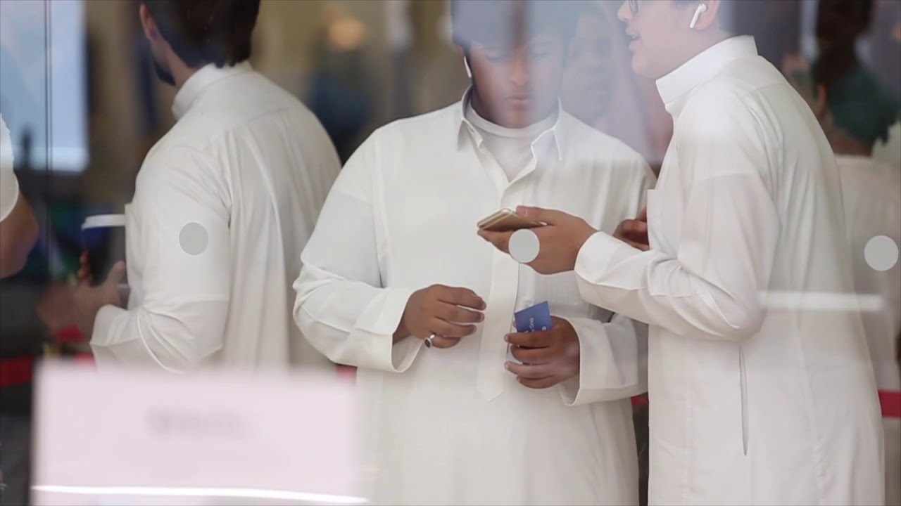 إطلاق iPhone X في متجر ألف Aleph Store - YouTube