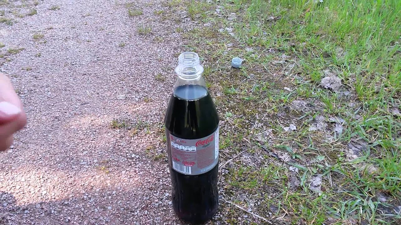 Cola+Mentos = Explosion - YouTube