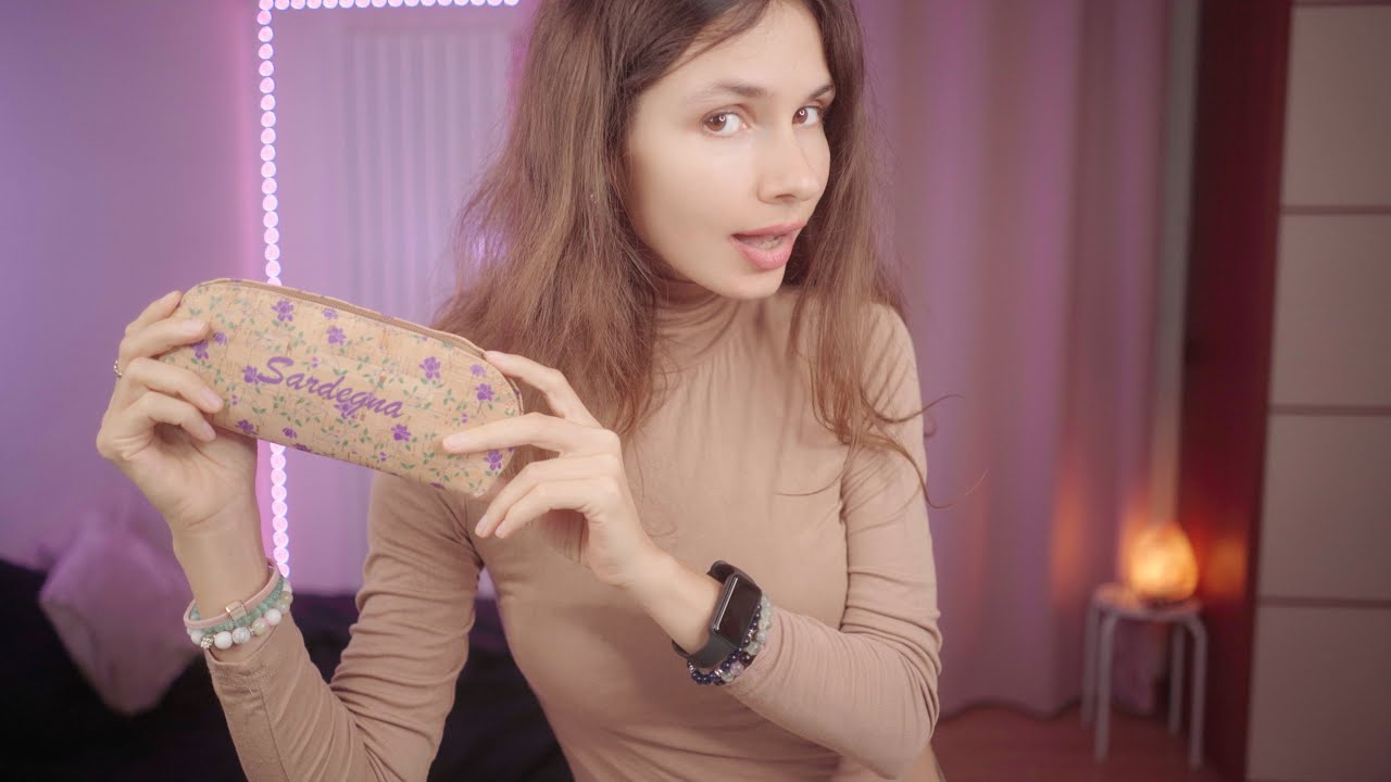 ASMR | What's in my Bag? | Tapping Scratching & Brushing 😊 - YouTube