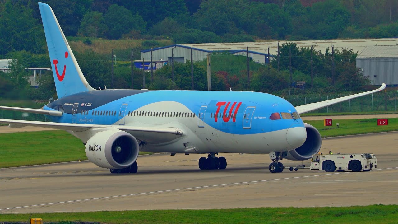TUI Boeing 787-8 Dreamliner push back 4K - YouTube