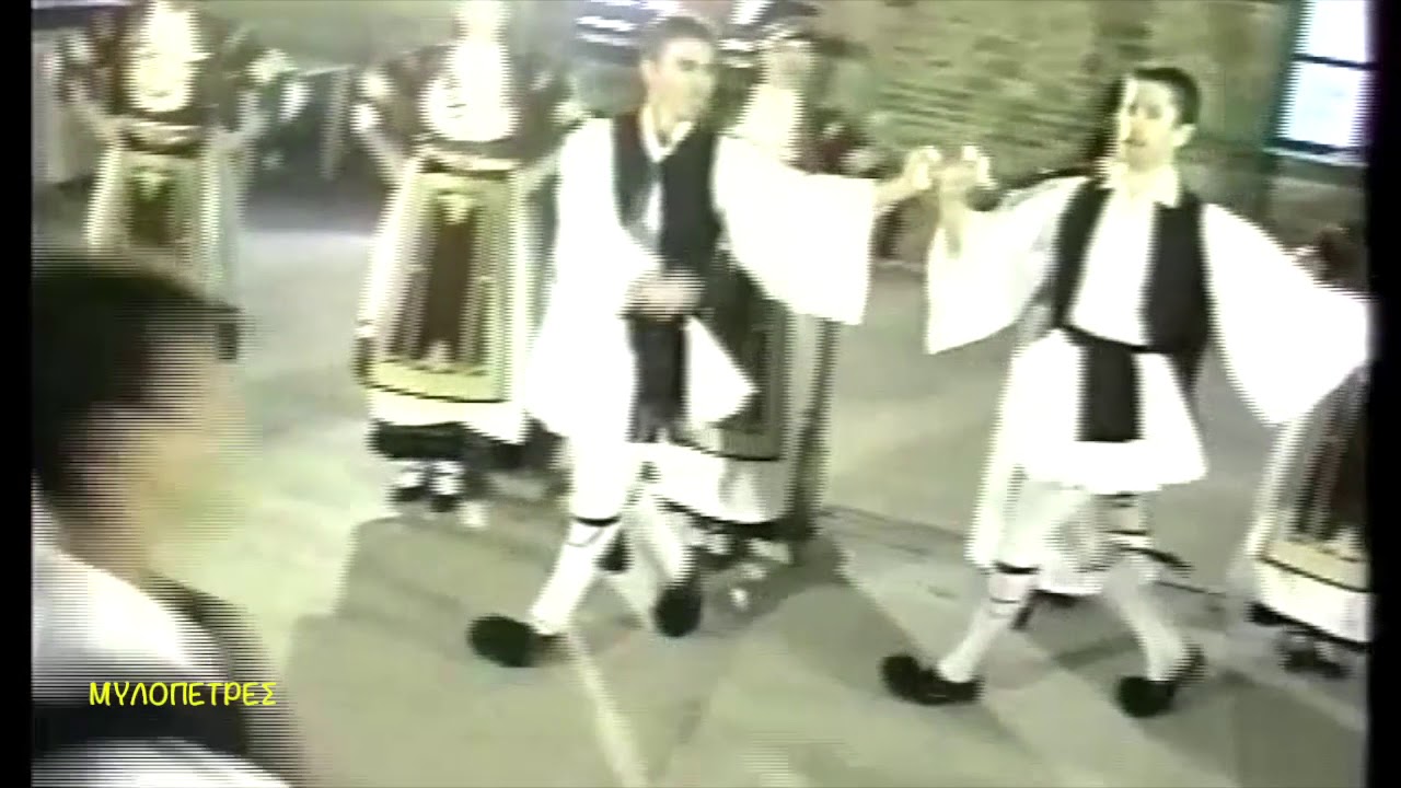 Ένας λεβέντης διάβαινε Θανάσης Μανίκας - YouTube