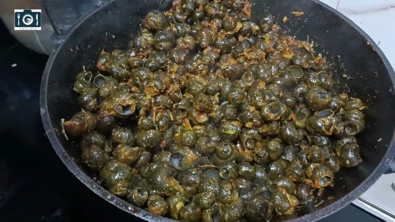 Tharoi Thongba | Snail Curry Recipe | Delicious Wave - YouTube