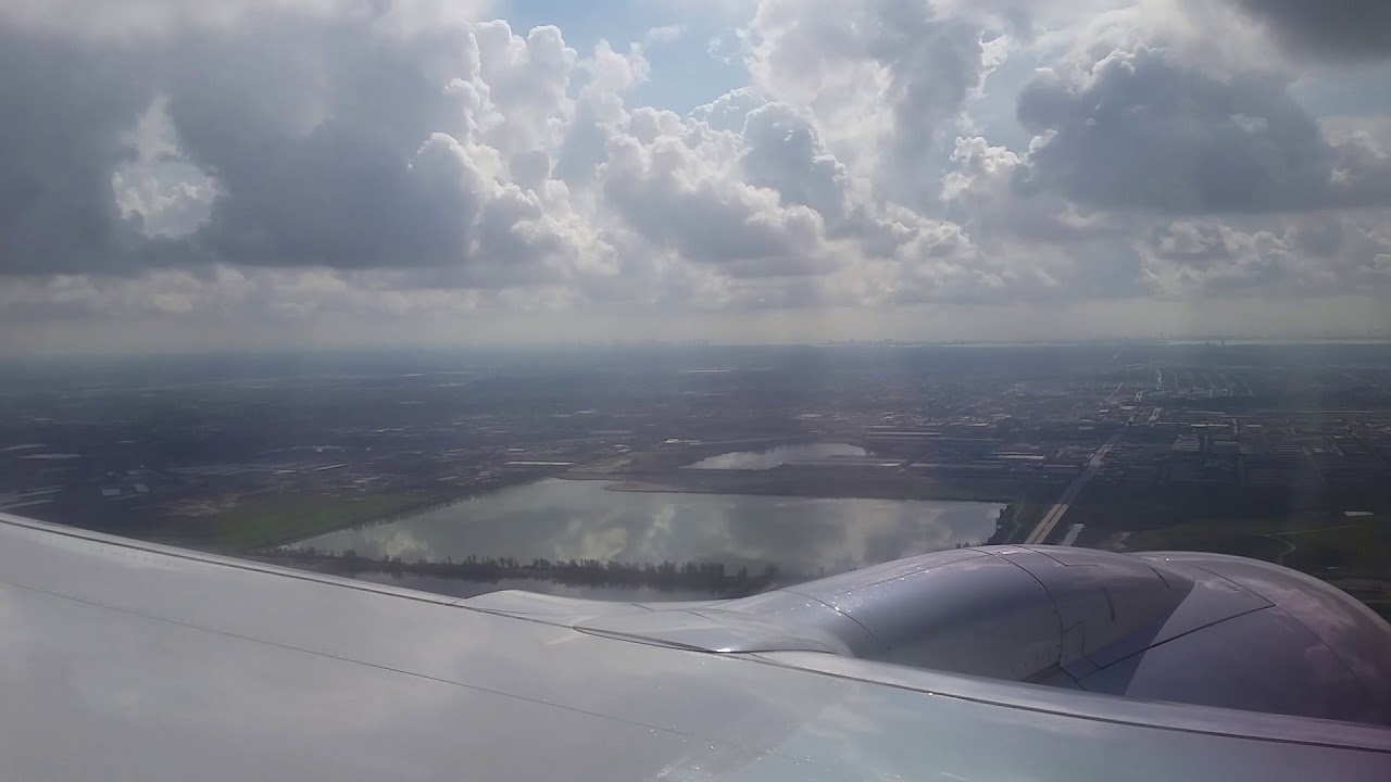 Final approach to Miami runway 12 - YouTube